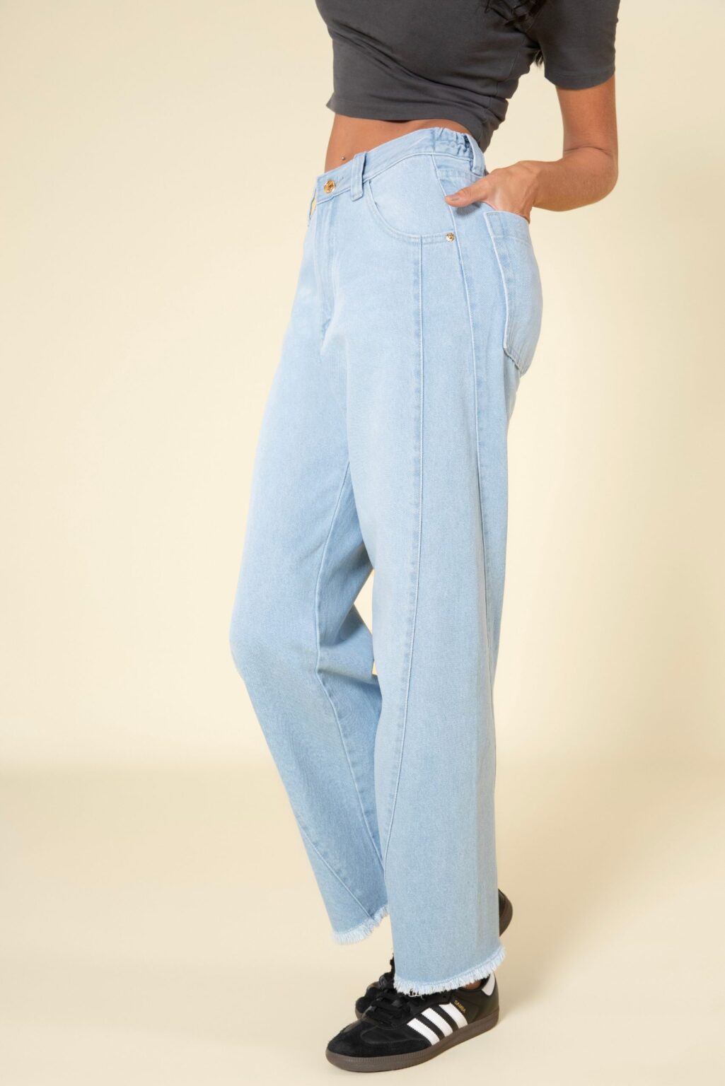 Jean mom flare palazzo, tiro alto, tono hielo cielo, cierre con ...